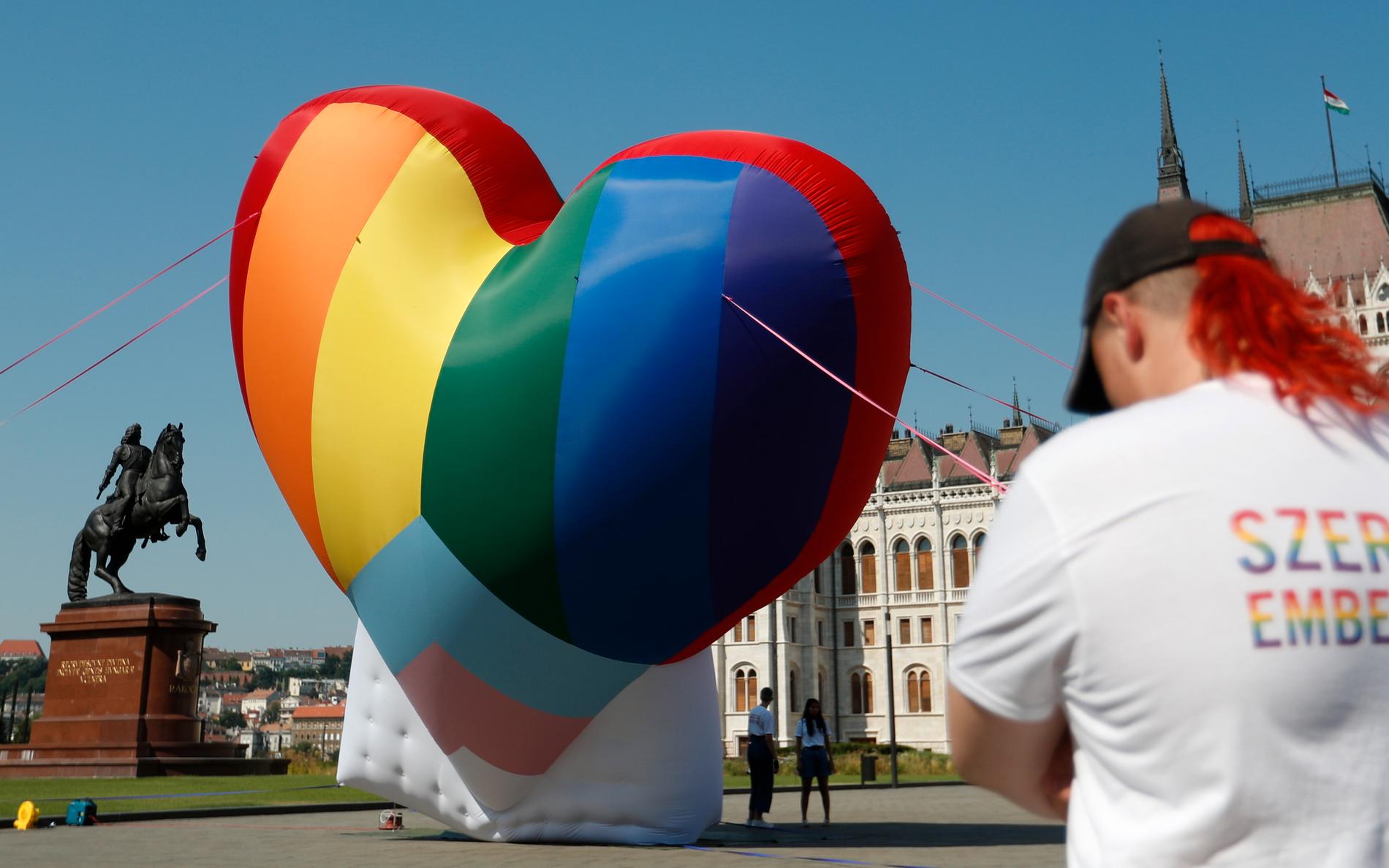 Ilska och oro när hbtq-lag träder i kraft Ilska och oro när hbtq-lag träder i kraft