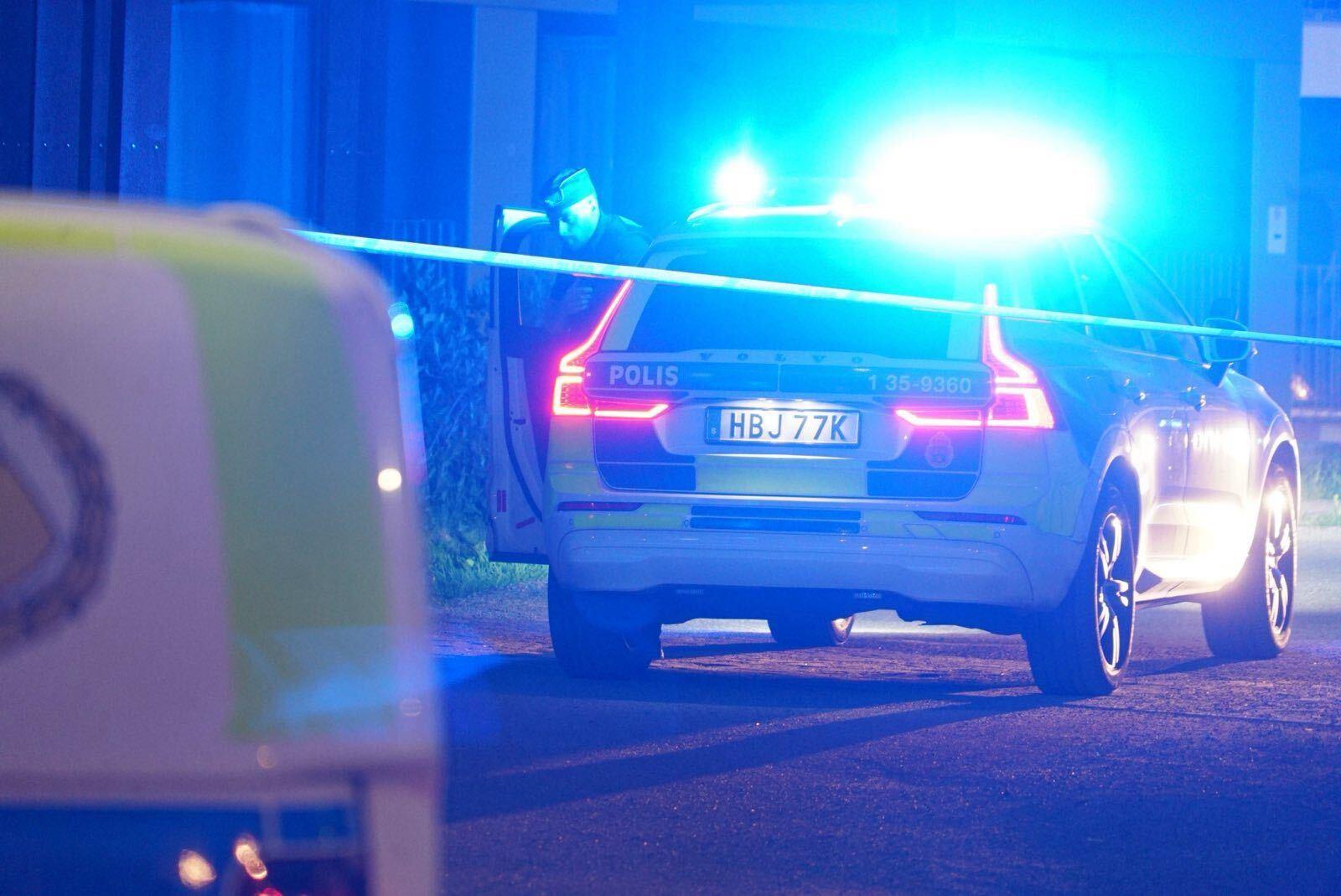 Järfälla: Kvinna knivskuren vid hotell – förd till sjukhus Järfälla: Kvinna knivskuren vid hotell – förd till sjukhus